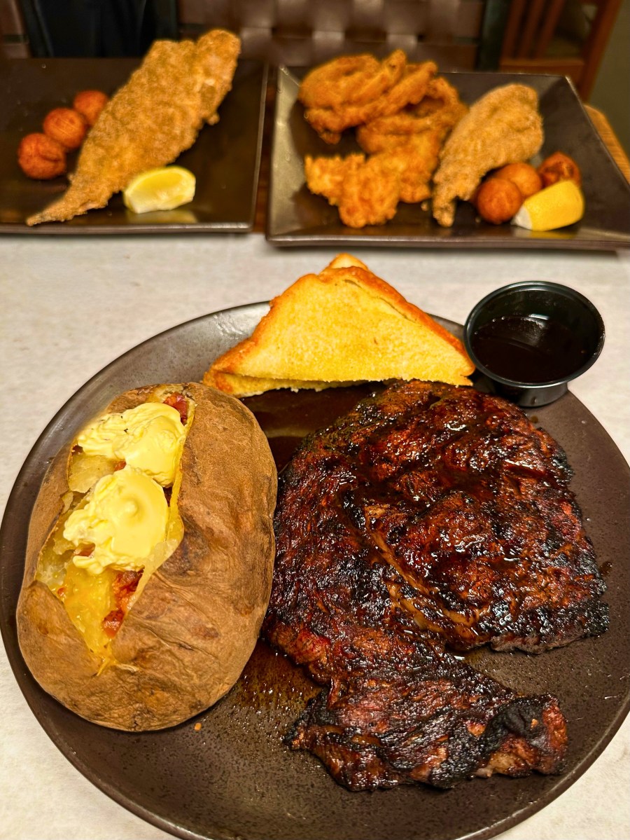 Outlaws Steakhouse in Thaxton, MS – Eating Out With Jeff Jones