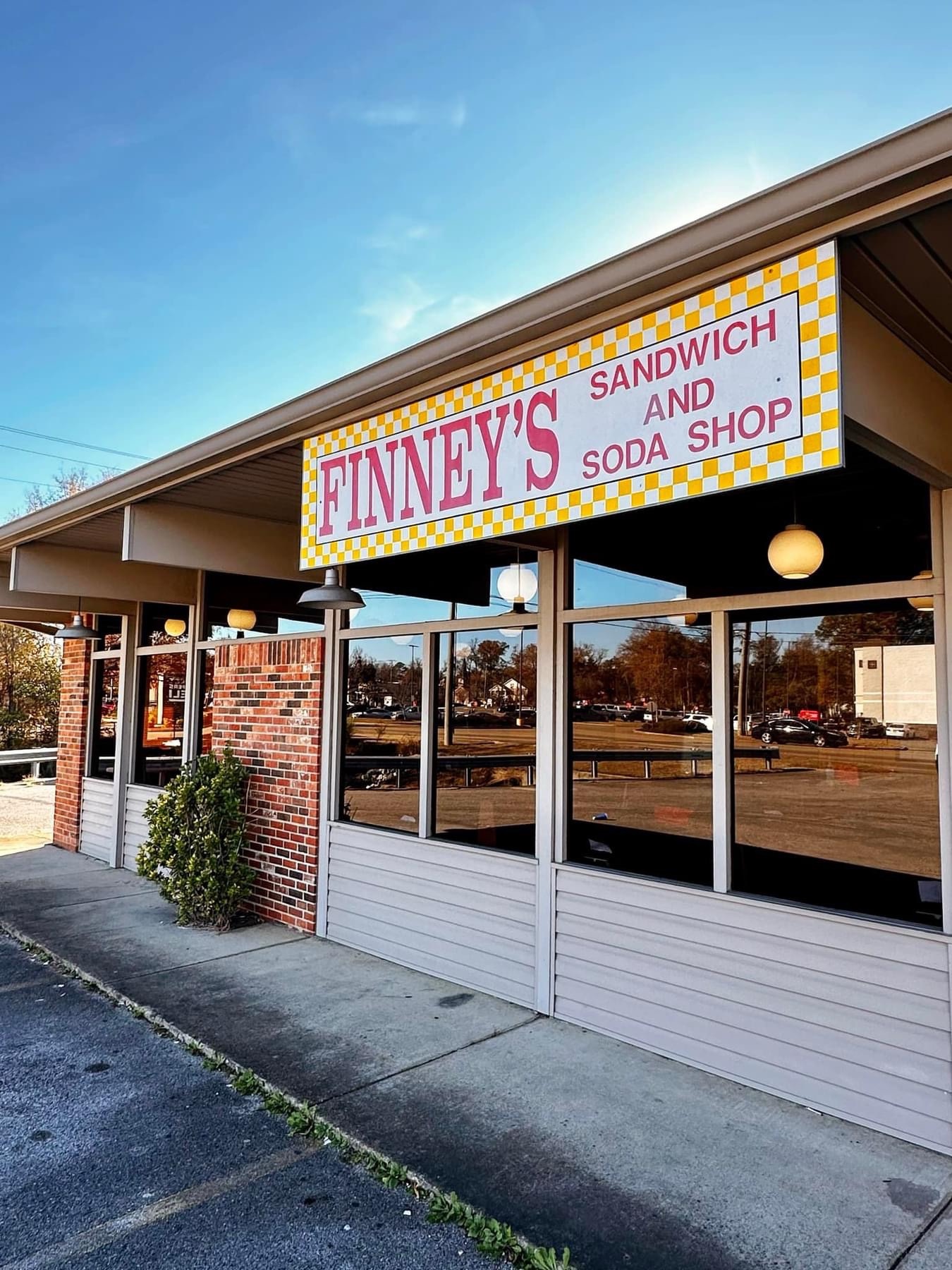 Finney’s Sandwich Shop in Tupelo – Eating Out With Jeff Jones