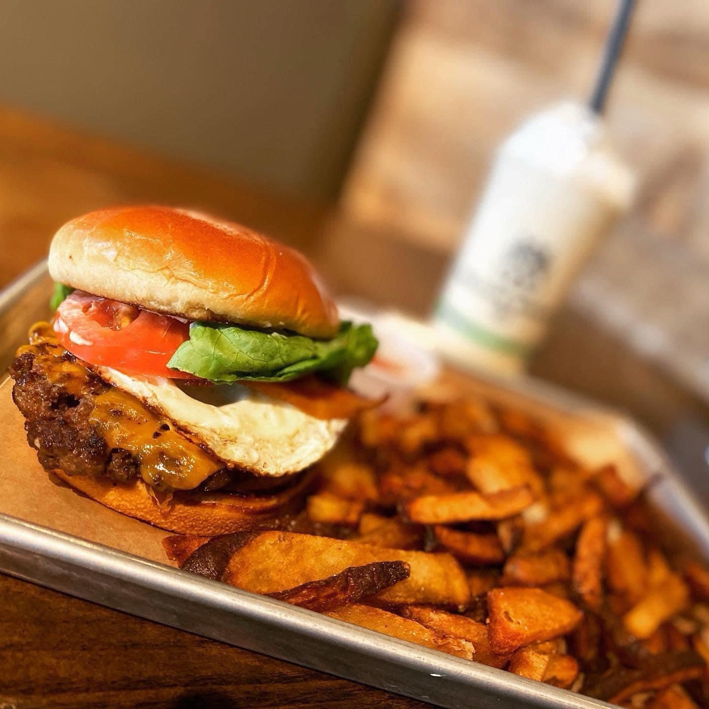 Bulldog Burger Co in Tupelo, MS – Eating Out With Jeff Jones