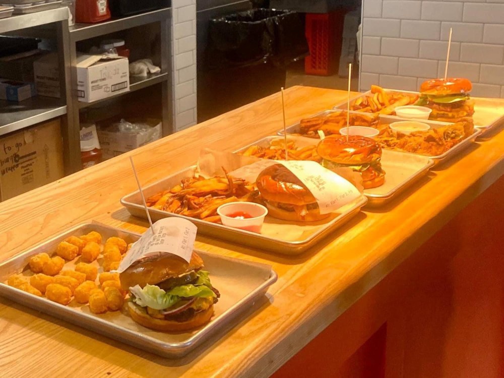 Bulldog Burger Co in Tupelo, MS – Eating Out With Jeff Jones